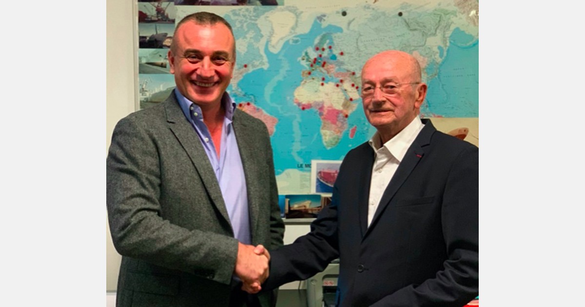 Passation de relais entre Daniel Corbel et Eric Guasch pour la ...